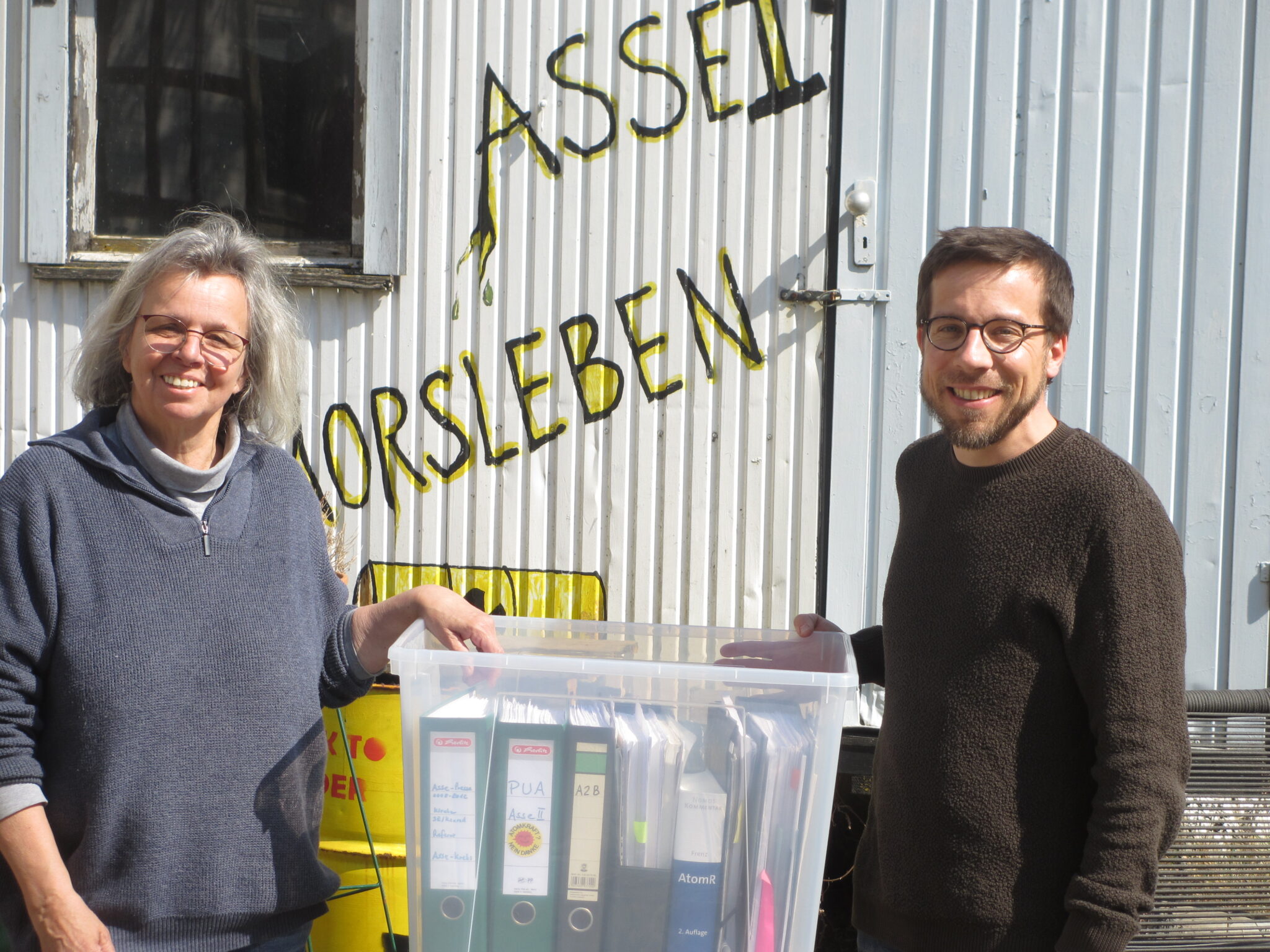 Victor Perli übergibt Aktenbestände – Archiv Deutsches Atomerbe e. V.